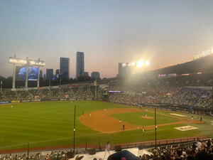 Severe heat disrupts Korean baseball, affecting performance and attendance
